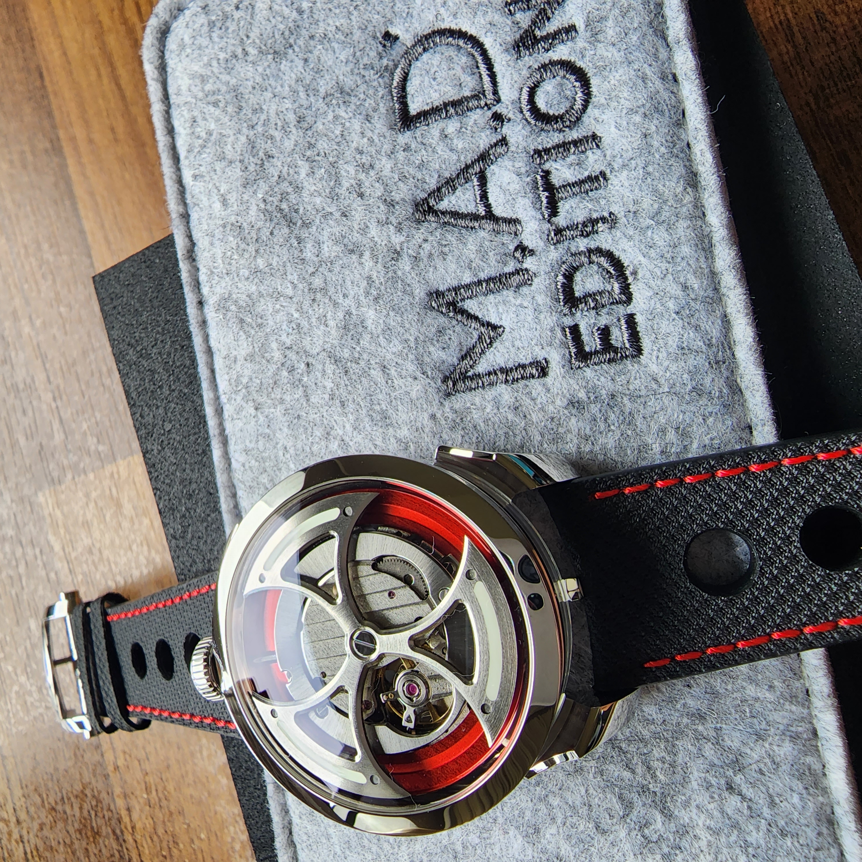 極具未來感的MB&F M.A.D.1 Red一定要擁有的 - KrusVintage